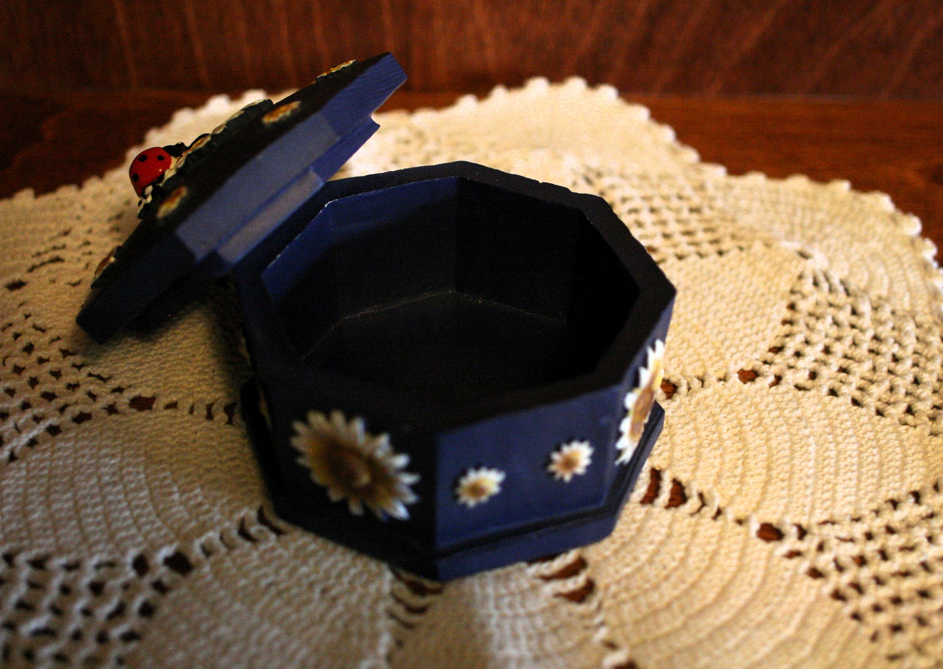 Ladybug & Daisy Trinket Box With Lid FUN FIND in Good Vintage Condition ...