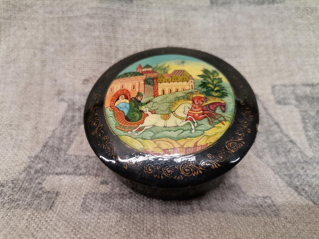 Vintage Japanese Lacquered Wood Round Trinket / Pill Box (A534) - Etsy