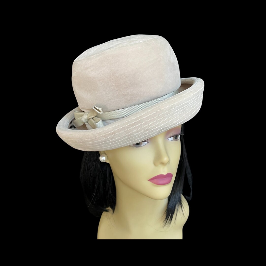 Vintage Ivory / Beige Velvet Ladies Fedora Hat With Grosgrain Ribbon ...