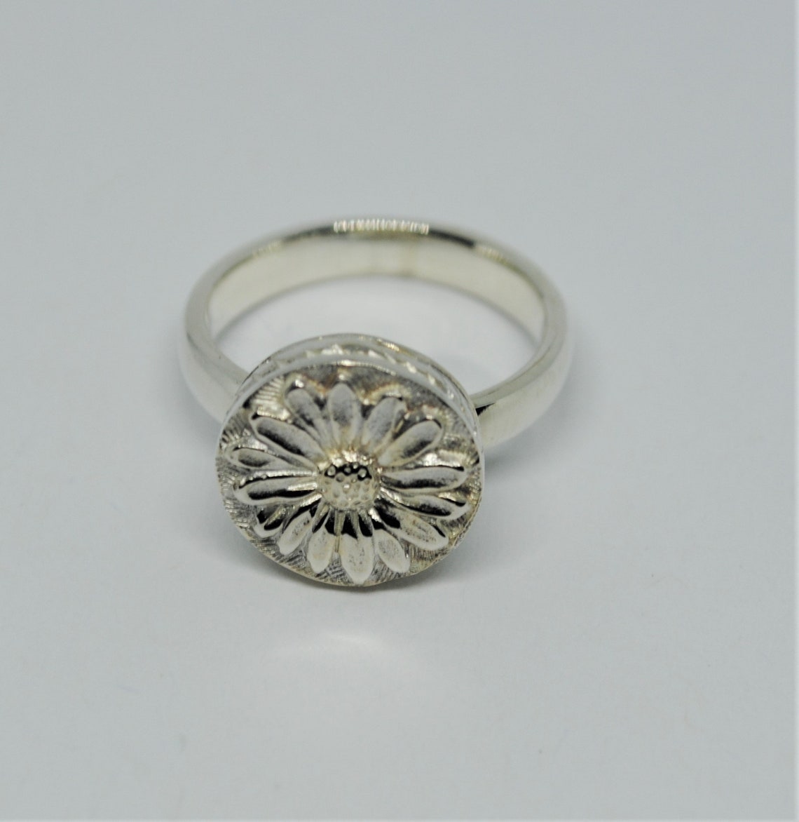 Daisy Ring in Silver - Etsy
