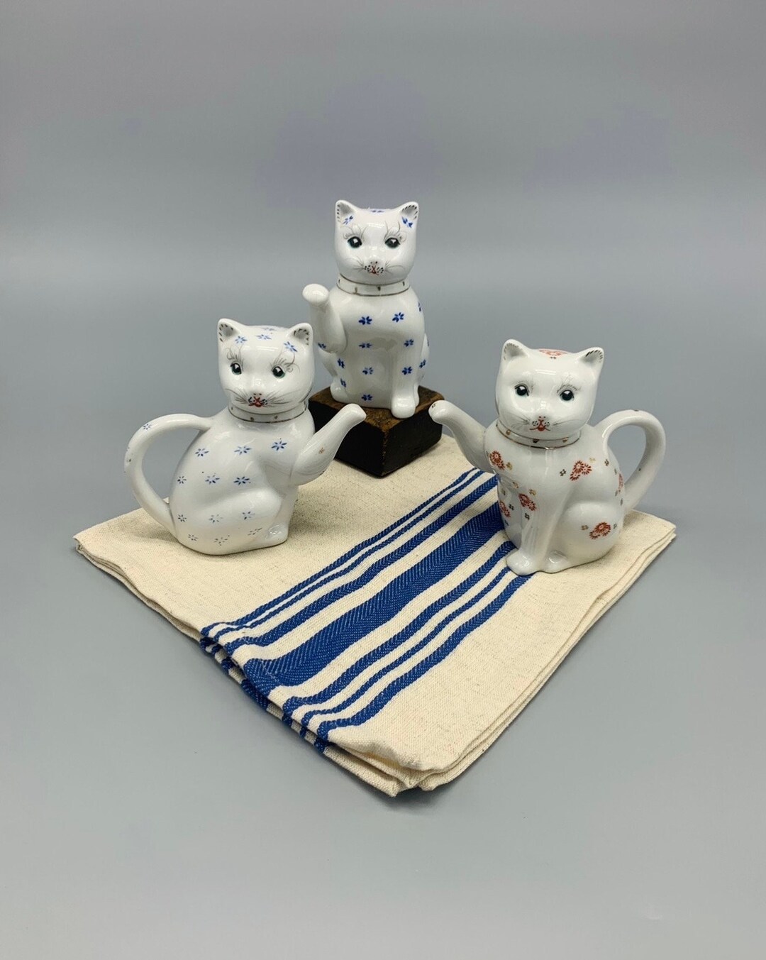 Cat Teapots Cute Cats Teapot Paws up for Prosperity & Wealth Lucky Cat ...