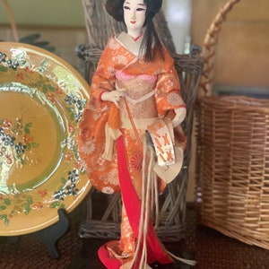 Vintage Geisha Doll Statue Figurine Soft Geisha in Silk Kimono on Stand ...