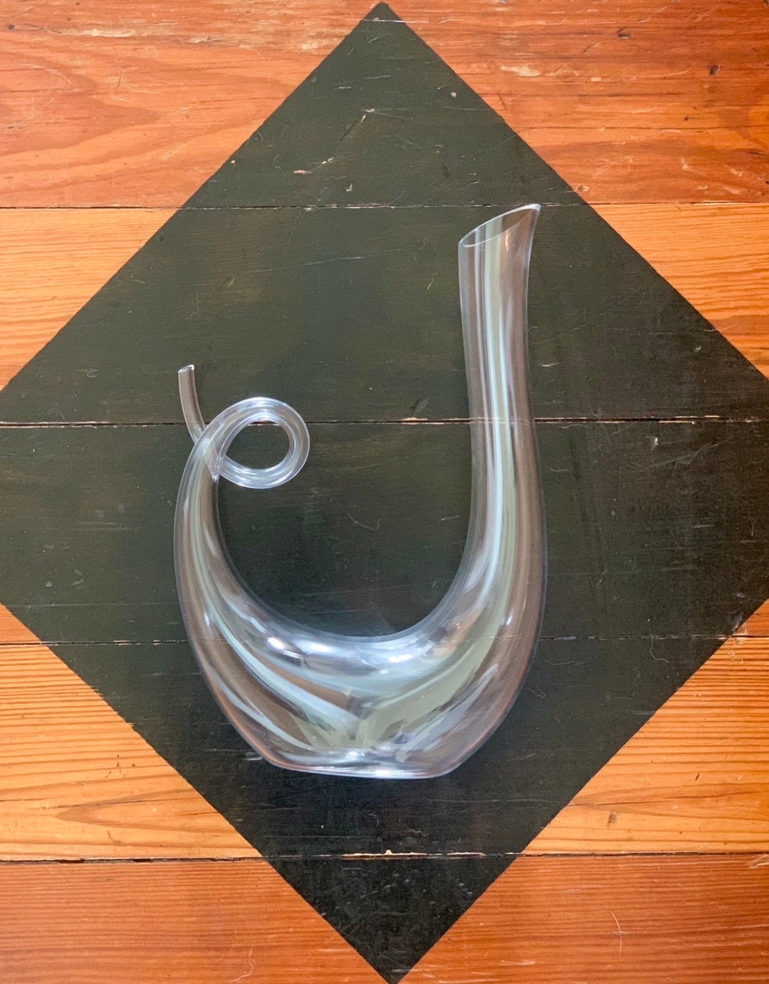 Clear Glass Wine Decanter Artistic Glass Loop Wine Decanter Curly Q ...