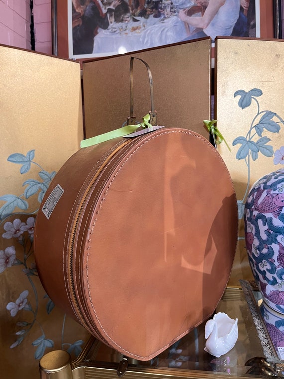 Vintage train case with - Gem