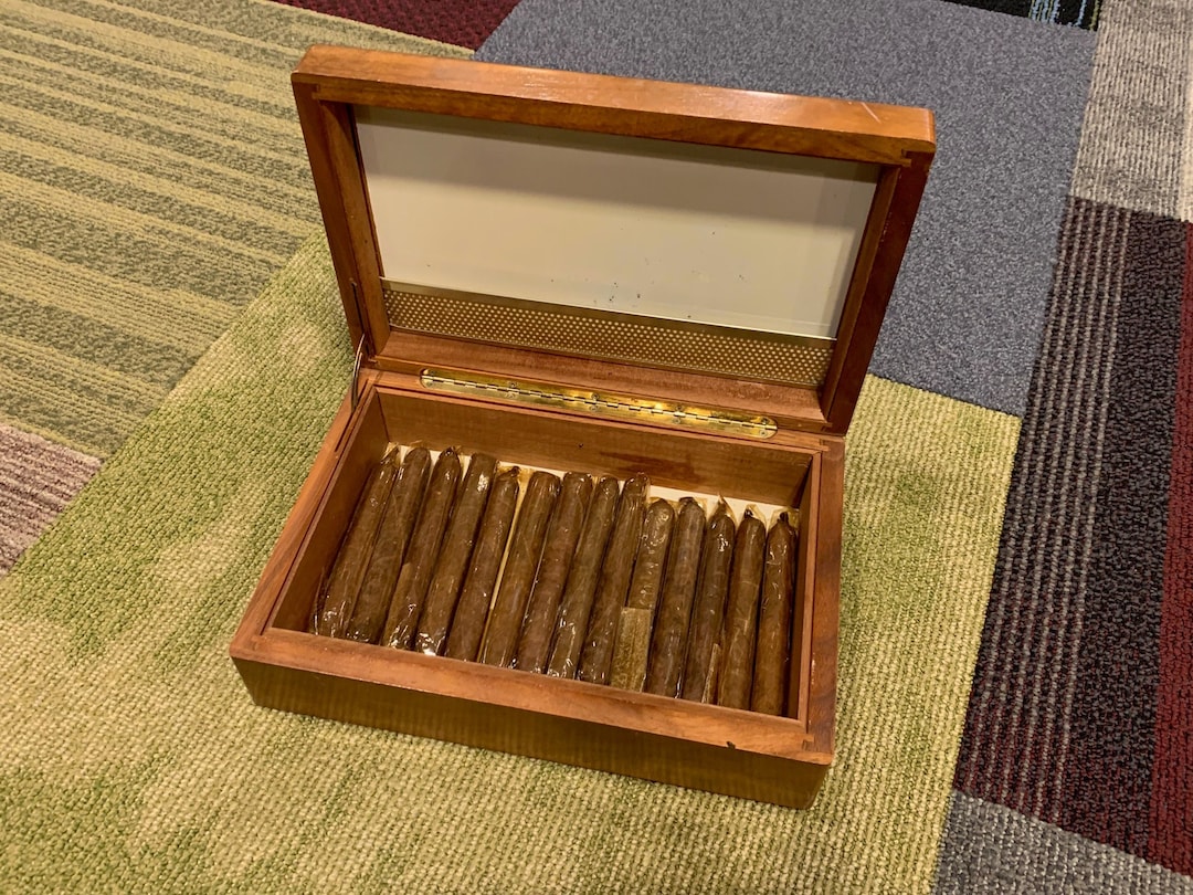 Vintage Decatur Industries Inc. DECC Walnut Walnut Wood Cigar Box ...