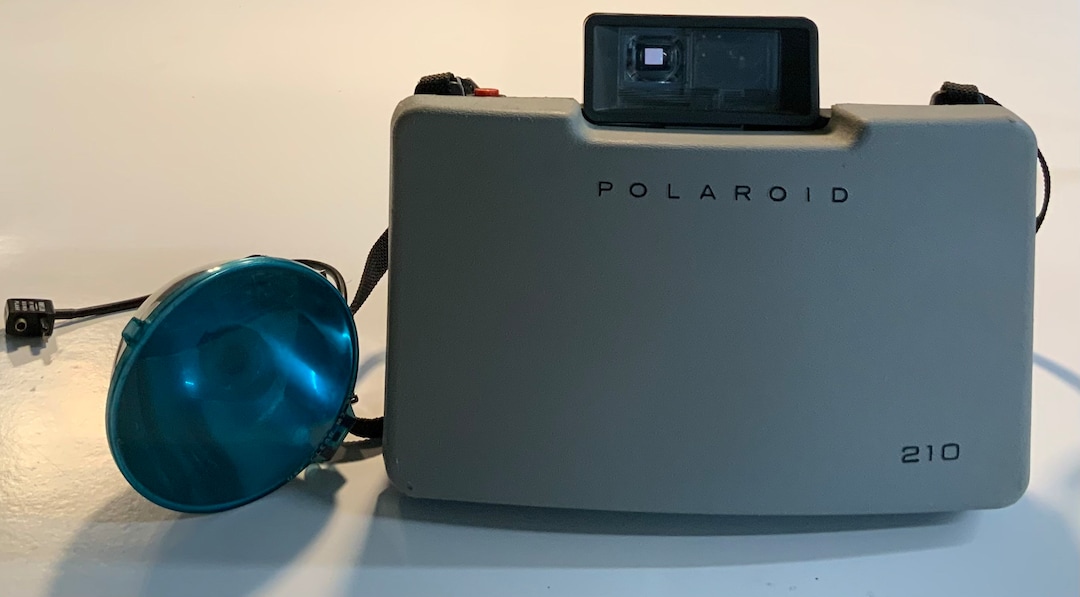 Polaroid 210 Automatic Land Instant Camera With Flash Bulb and ...