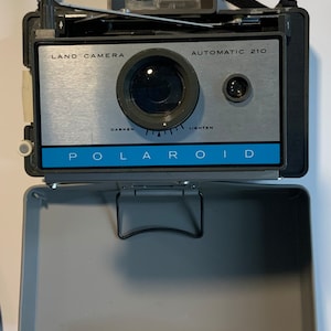 Polaroid 210 Automatic Land Instant Camera With Flash Bulb and ...