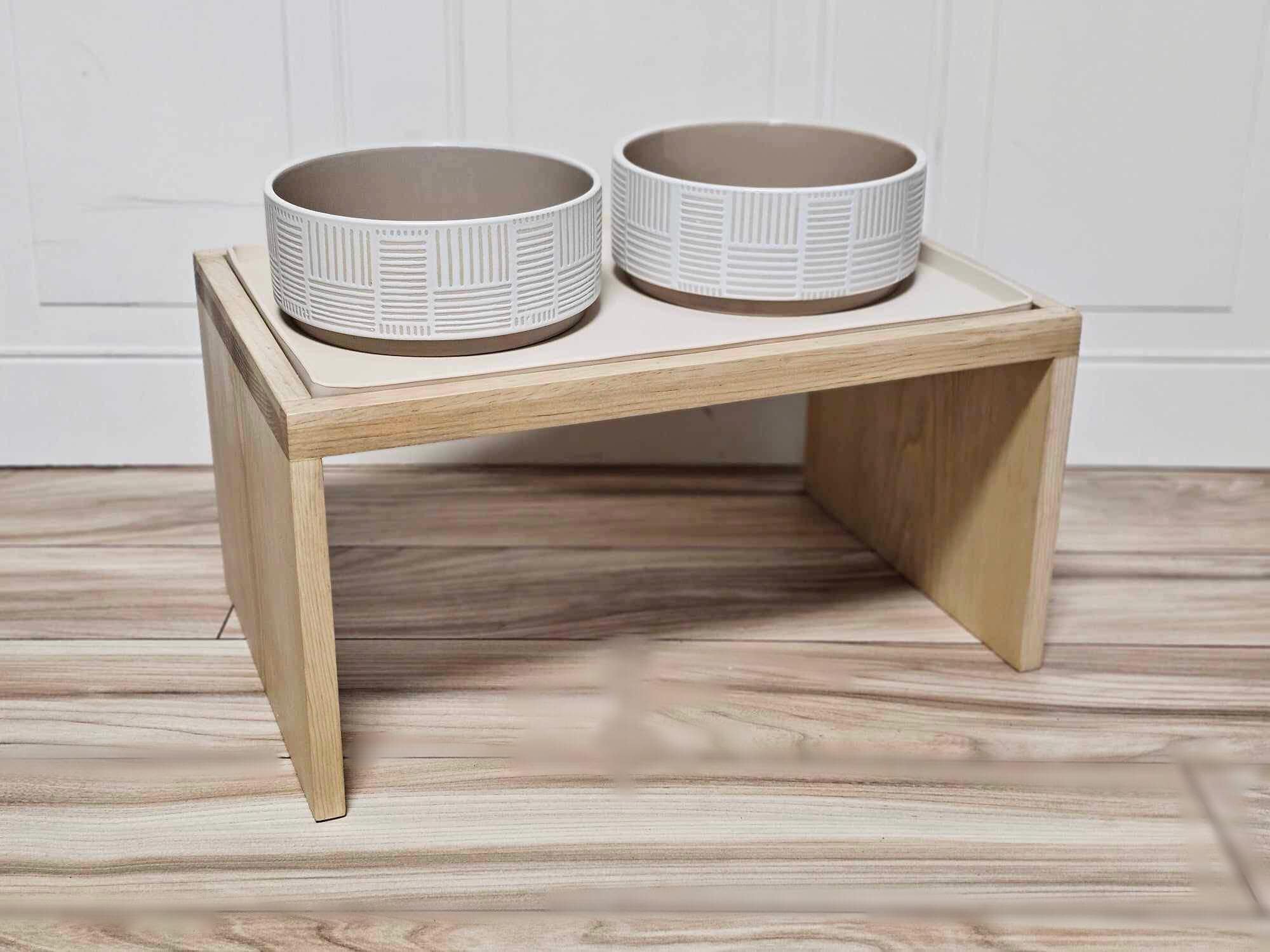 Raised tray for table store