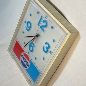 Vintage Lighted 1970s Pepsi Electric Sign Advertisement Wall Clock ...