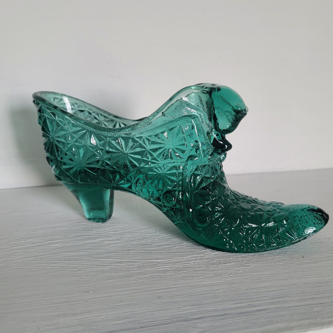 Fenton Shoe, Button and Daisy Pattern - Etsy