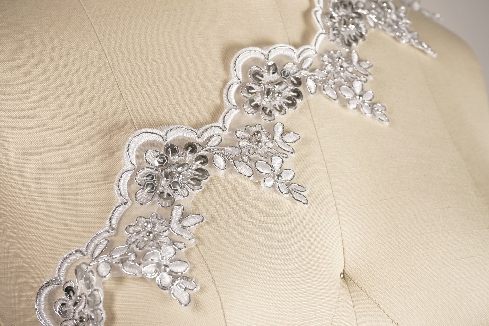 White and Silver Bridal Lace Trim/ Scalloped Lace Perfect for - Etsy