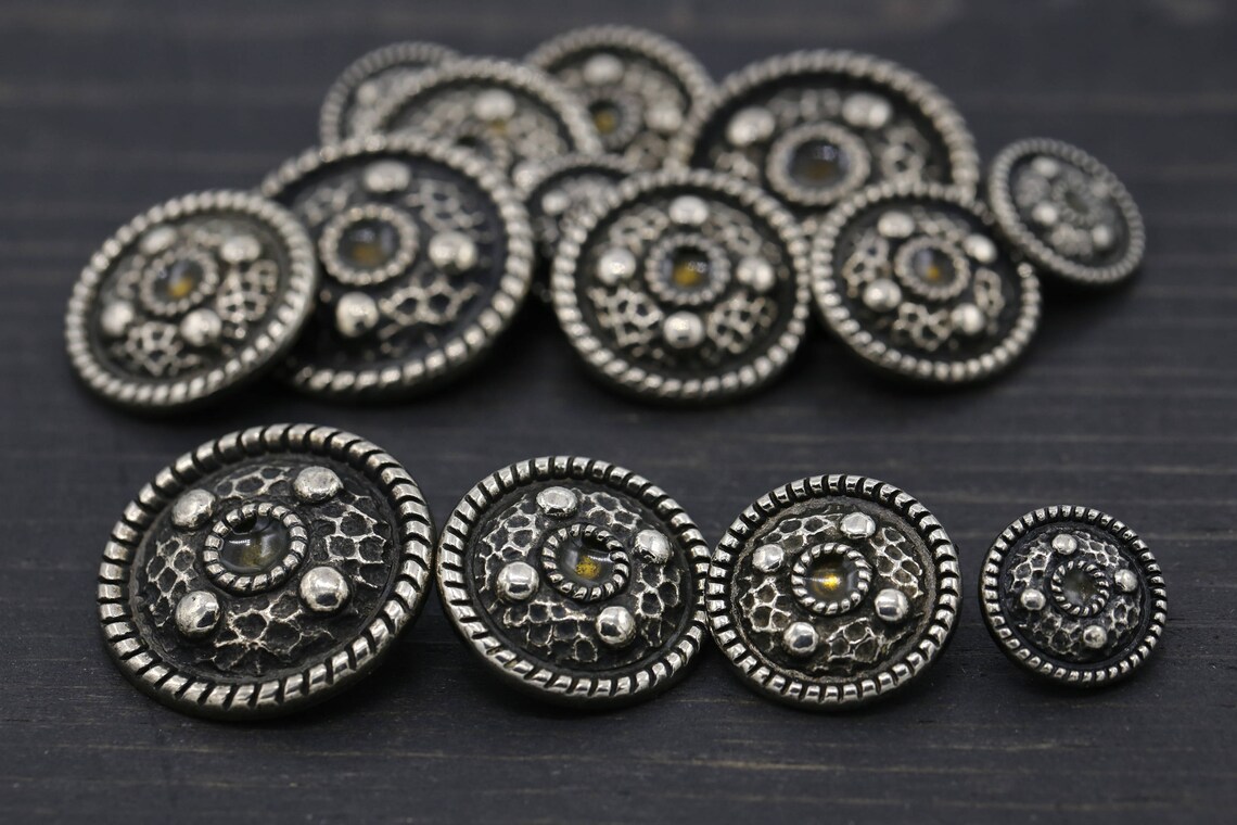 Antique Silver Metal Button/ 4pcs/ Gothic Button/ 36L 23mm - Etsy