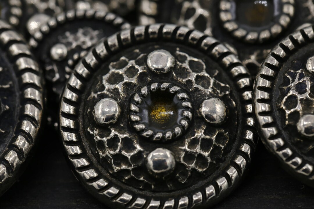 Antique Silver Metal Button/ 4pcs/ Gothic Button/ 36L 23mm 15/16 27mm 1 ...