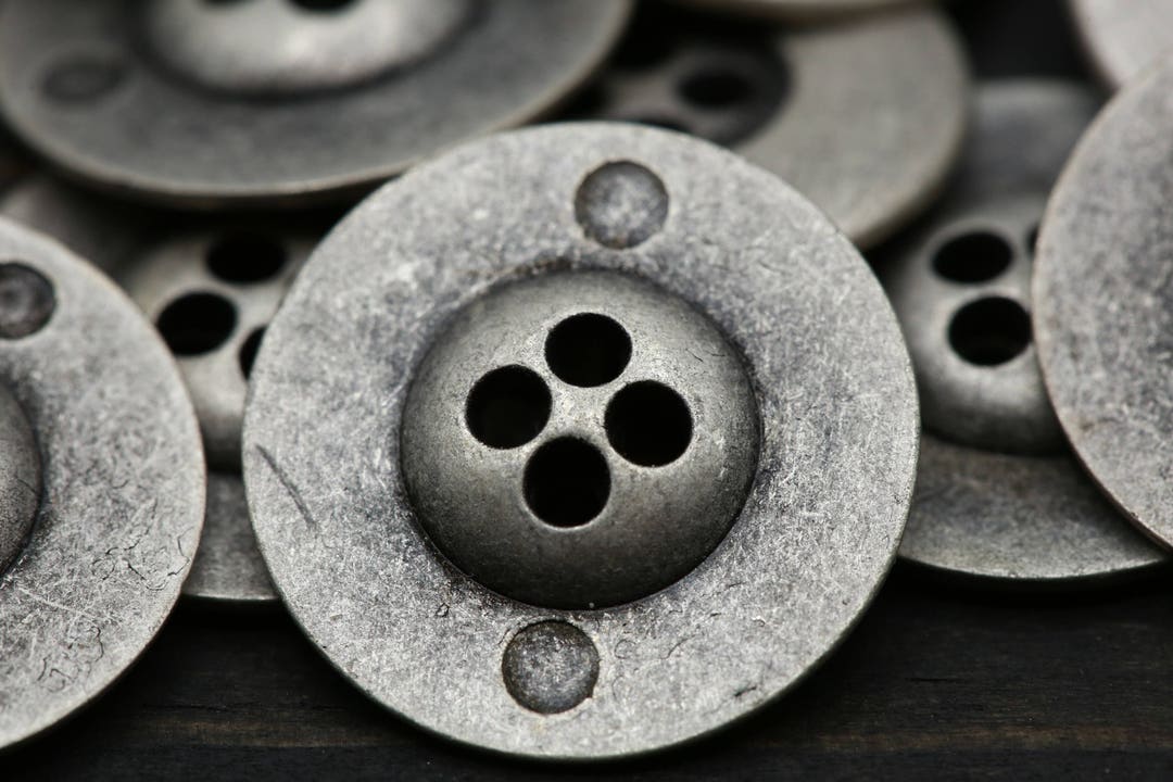 Silver Metal Buttons/ Silver Button/ Four Hole Metal Button/ 4 Pcs/ 32L ...