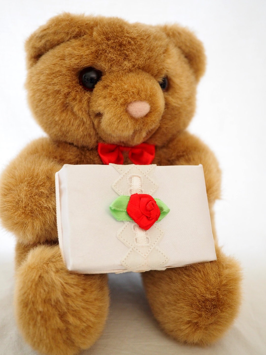 NOS DAKIN Cuddly gift Box 7 Brown Bear Gift Box Opens Gift Card/jewelry ...