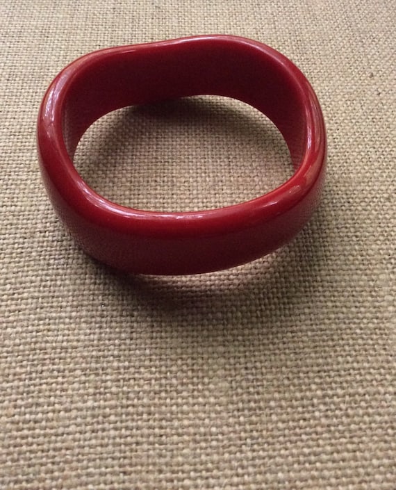 Vintage retro red bangle - Gem