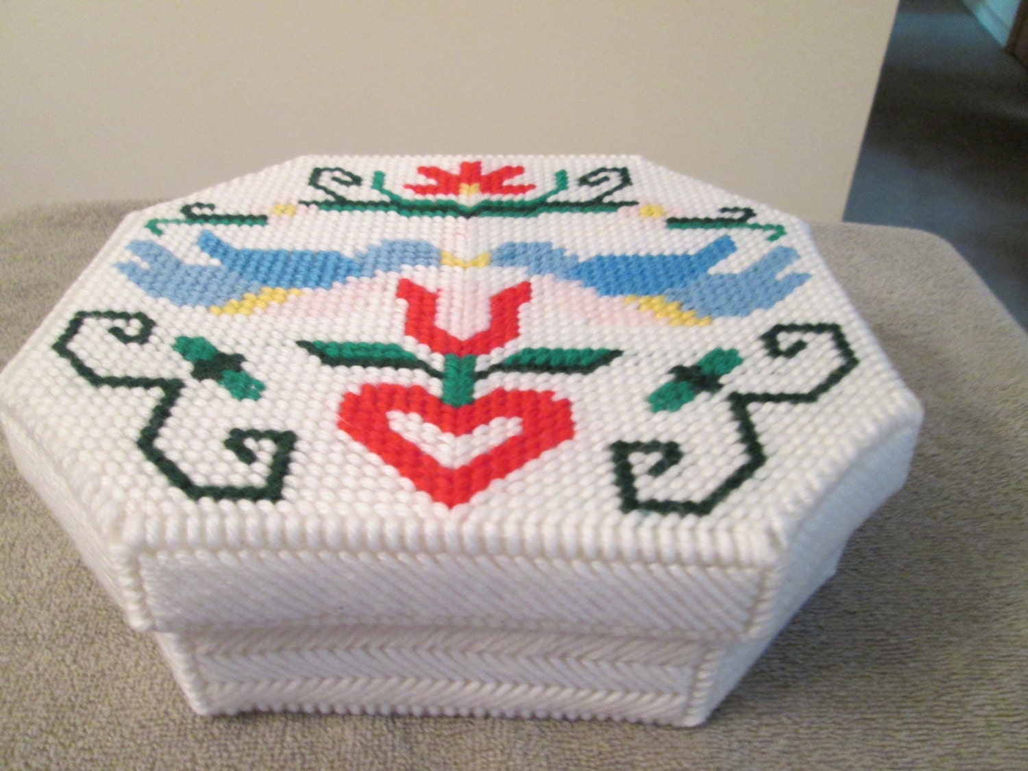 Covered Storage Box in Plastic Canvas Item 119 - Etsy