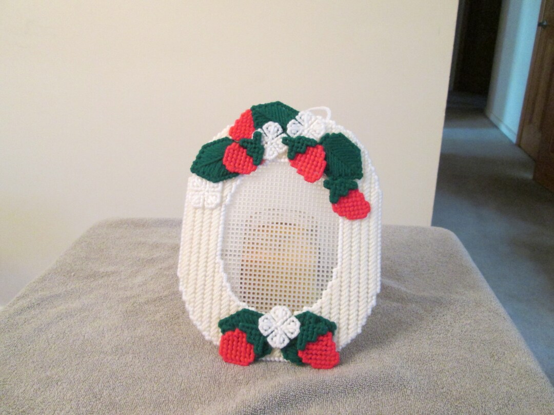 Photo Frame Oval With Flowers in Plastic Canvas Item 107 - Etsy