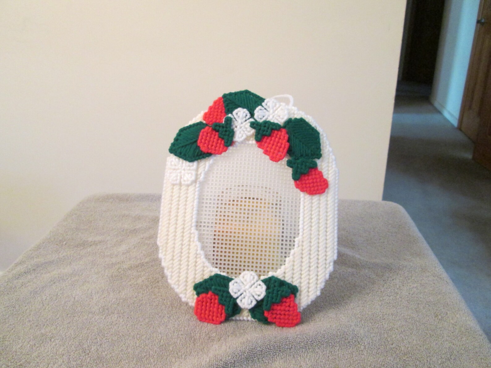 Photo Frame Oval With Flowers in Plastic Canvas Item 107 - Etsy