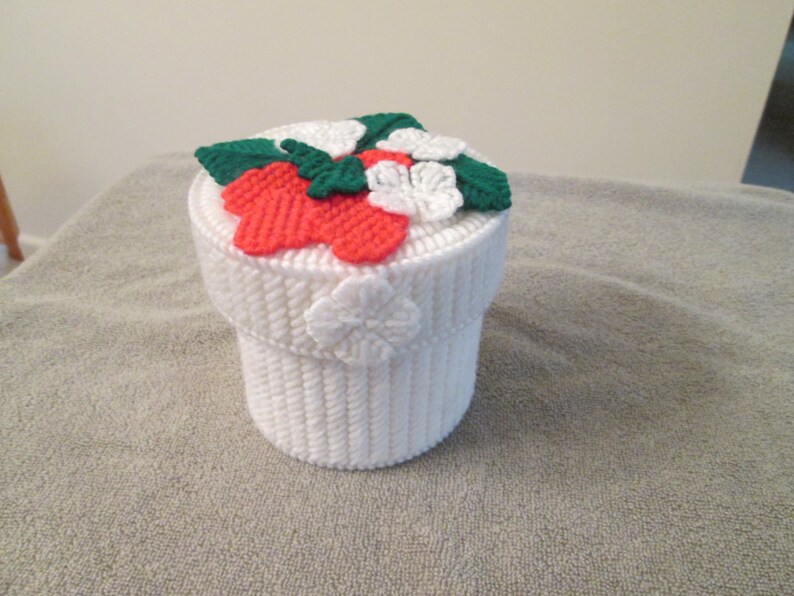 Storage Box With Flowers in Plastic Canvas Item 122 - Etsy