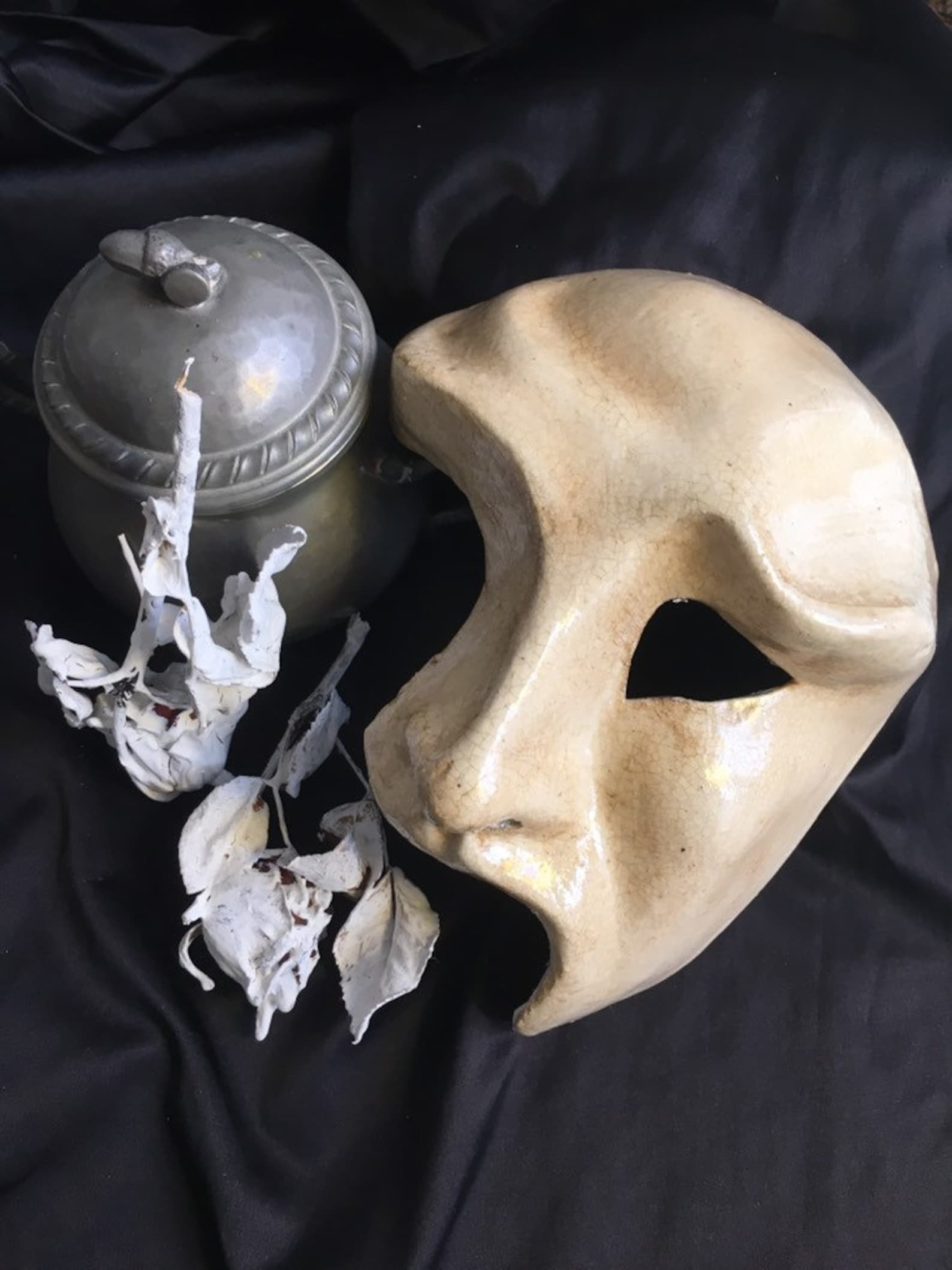 How to make a phantom of the opera mask out of paper - sasproperties