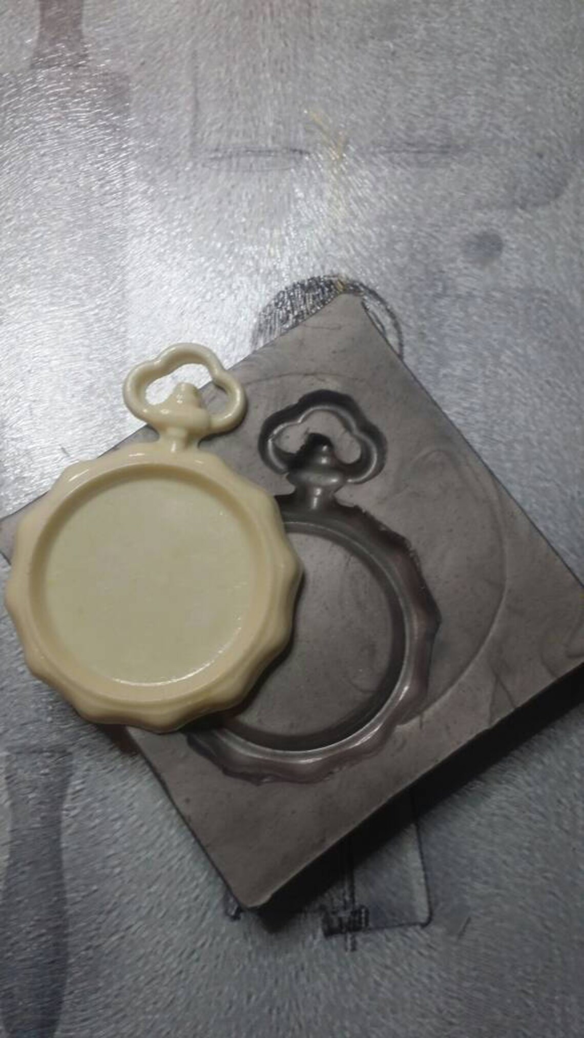 Large Pocket Watch Cameo Base Mould - Etsy