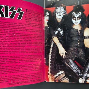 HIT PARADER Magazine 1992 August Issue KISS, Nirvana, Black Crowes ...