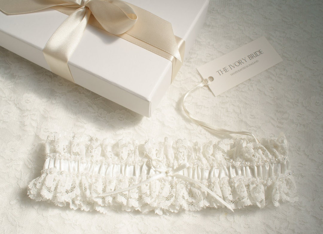 Classique Ivory Lace and Pearl Wedding Bridal Garter, Ivory Lace Garter ...
