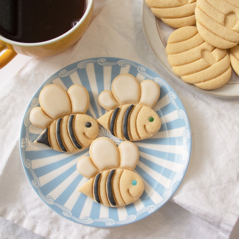 Cute Bee Cookie Cutter Honeybee Biscuit Design Honeybees - Etsy