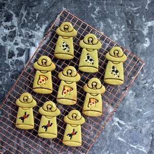 UFO Cow Abduction Cookie Cutter | Bakerlogy Biscuit Cutters Grey Alien ...
