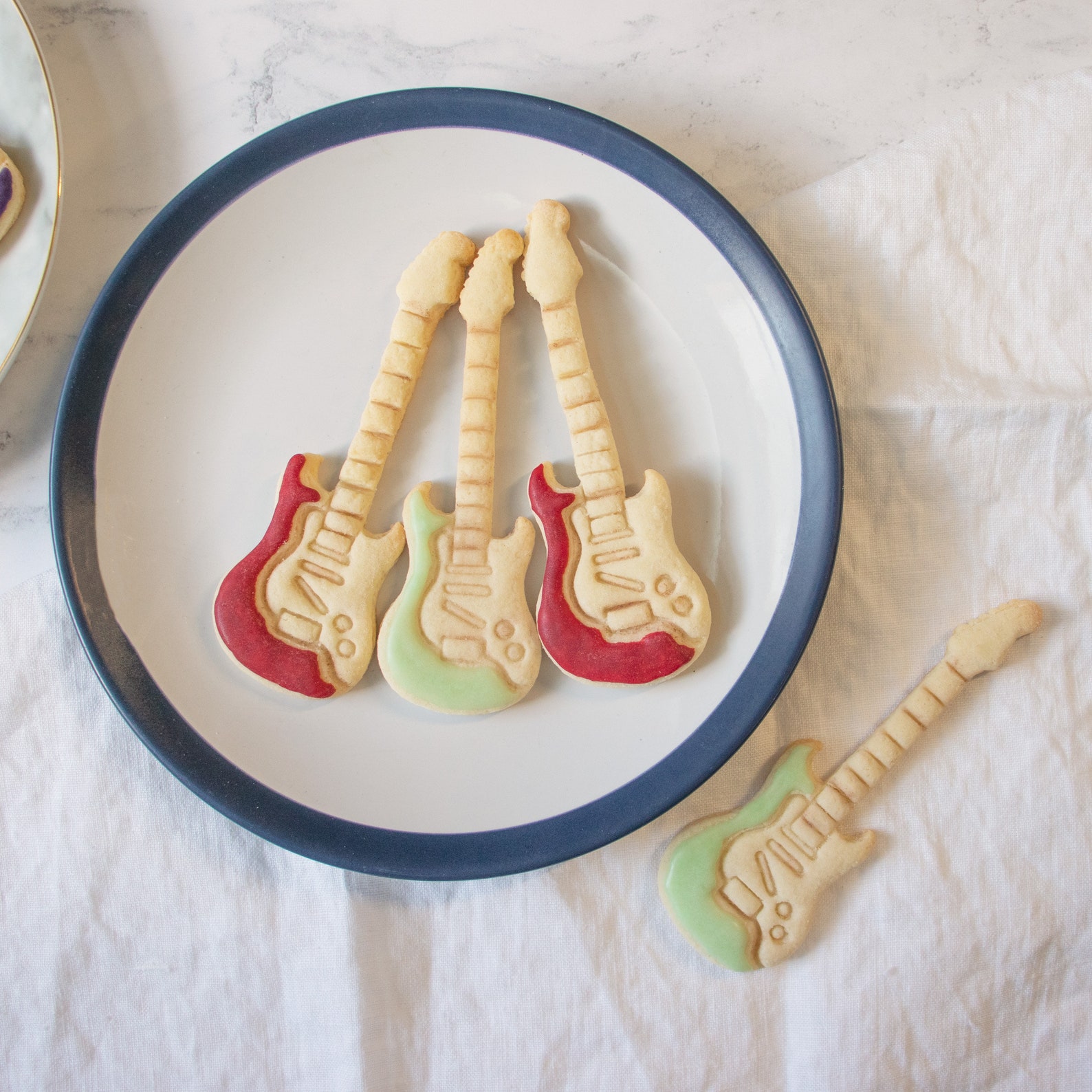 Bass Guitar Cookie Cutter - Bake Musical Stringed Instrument Biscuits ...