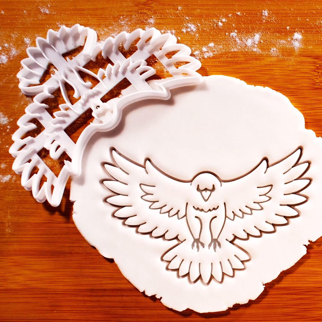 Flying Raven Cookie Cutter – Embrace the Mystique of Ravens, Perfect ...