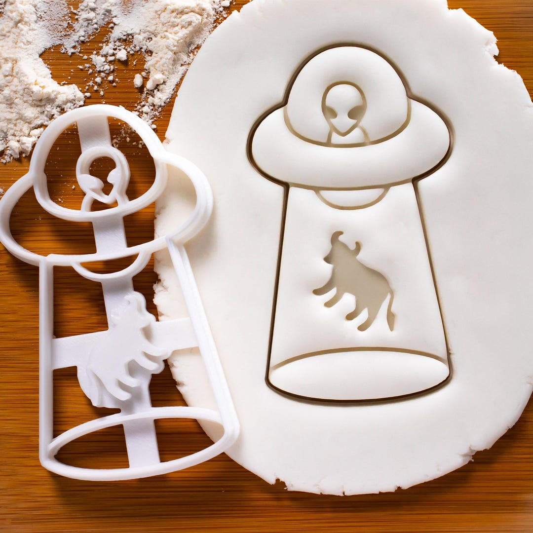 UFO Cow Abduction Cookie Cutter: Alien Spaceship, Extraterrestrial ...