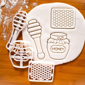 Honey Cut Comb Cookie Cutter | Bakerlogy Biscuit Cutters Honeybee ...
