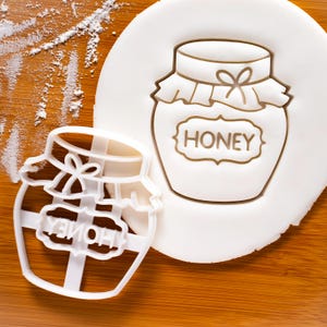 Honey Cut Comb Cookie Cutter | Bakerlogy Biscuit Cutters Honeybee ...