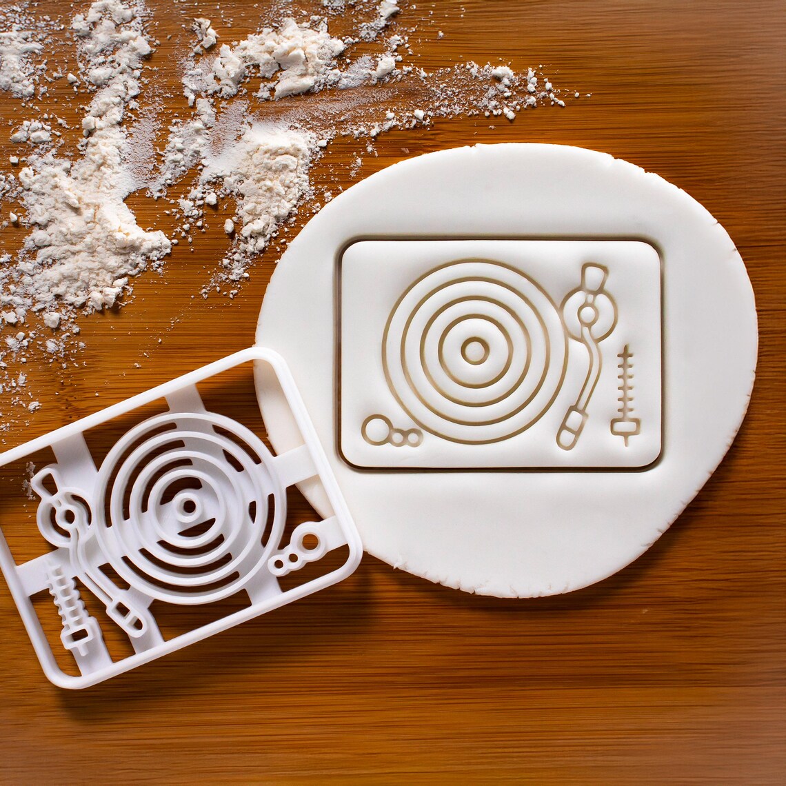Vinyl Player Cookie Cutter | Bakerlogy Biscuit Cutters Record Player ...