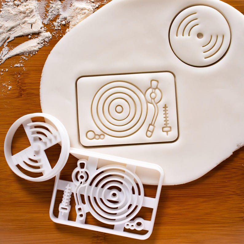 Vinyl Player Cookie Cutter | Bakerlogy Biscuit Cutters Record Player ...