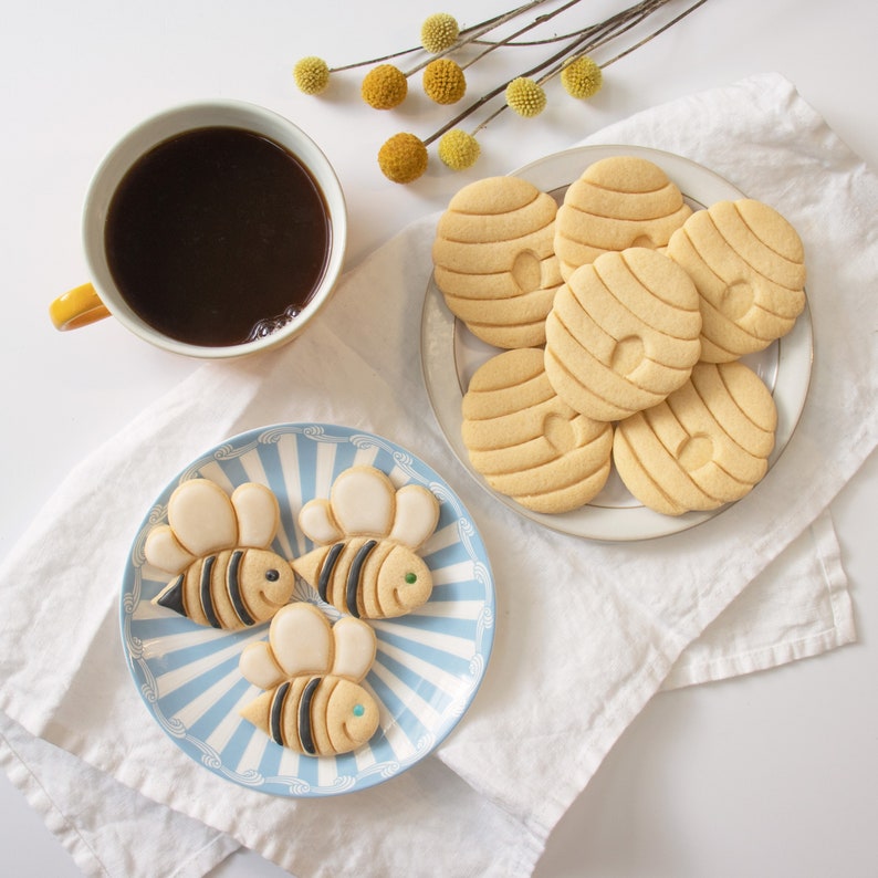 Cute Bee Cookie Cutter Honeybee Biscuit Design Honeybees - Etsy