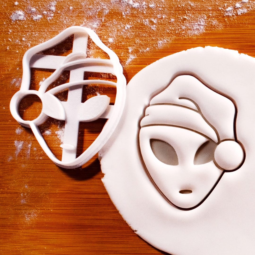 Santa Alien Cookie Cutter – Fun Christmas Grey Alien With Santa Hat ...