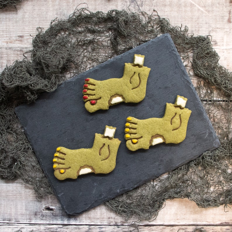 Heart in Zombie Hand Cookie Cutter Bakerlogy Biscuit Cutters - Etsy