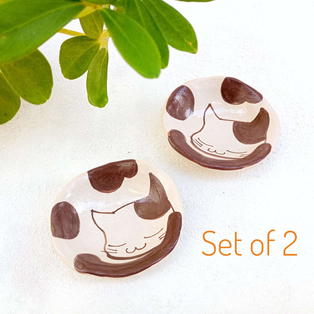 Very Small Sleeping Calico Cat Plates set of 2 Japanese Handmade ...