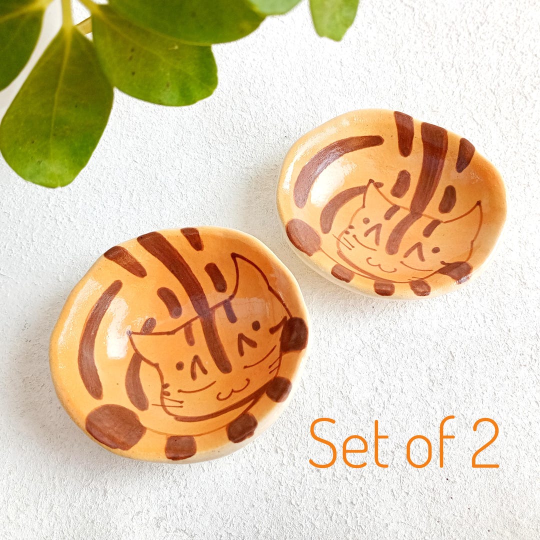 Very Small Sleeping Calico Cat Plates "set of 2" Japanese Handmade ...