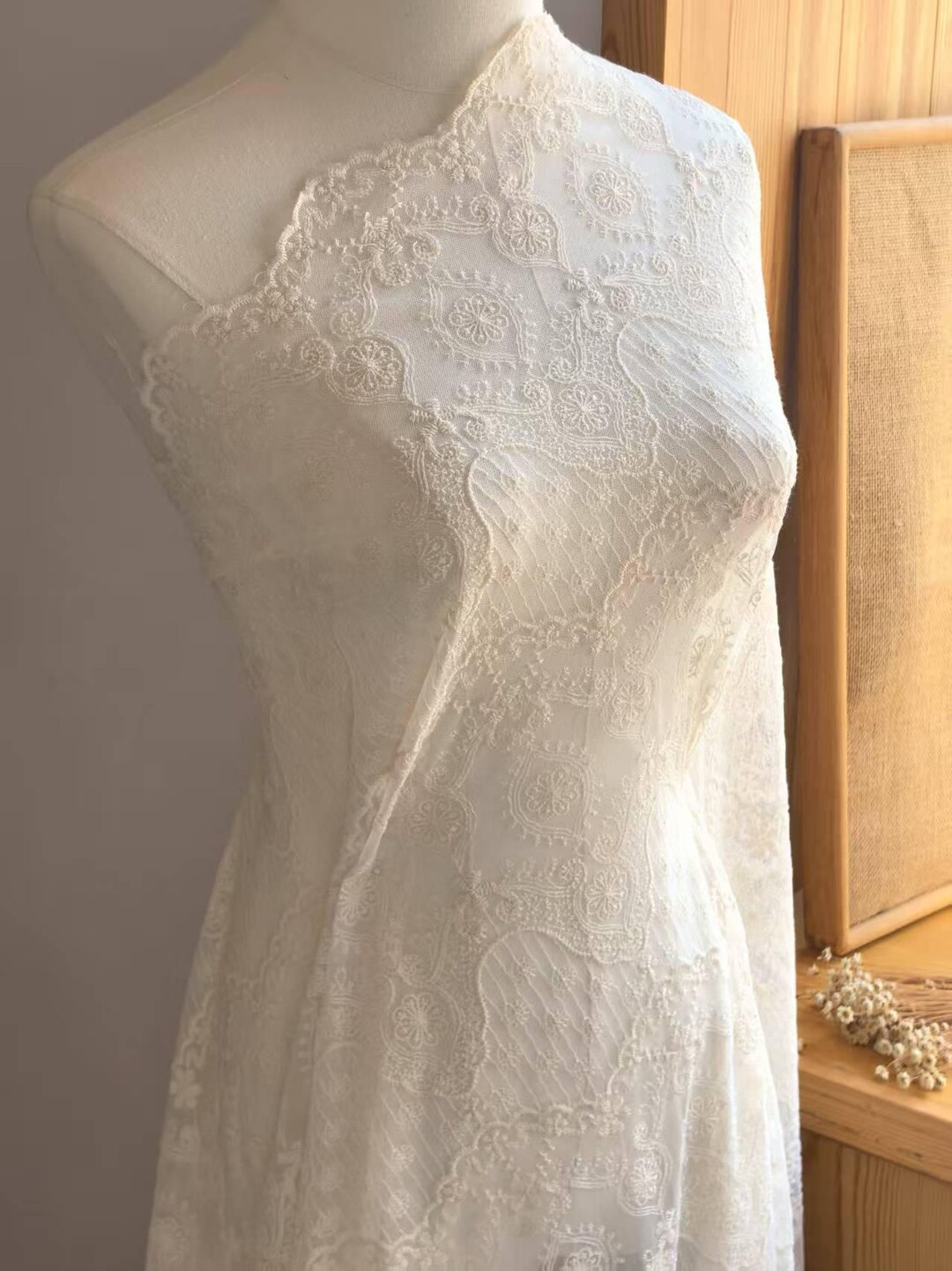 Tela de tul con encaje bordado floral color blanco hueso, 51" de ancho ...
