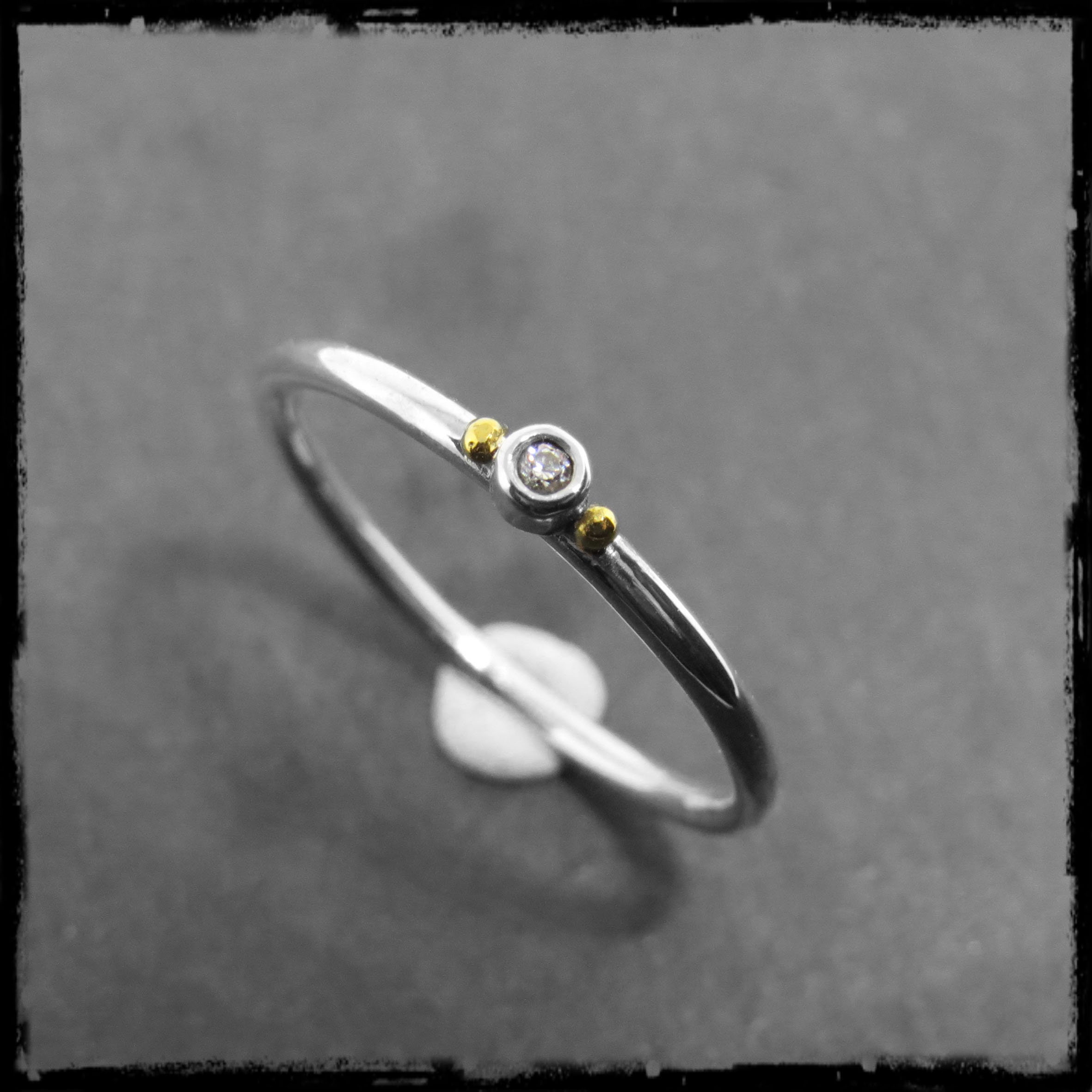 Anneau forme Solitaire en argent massif, bille d'or massif et oxyde de ...