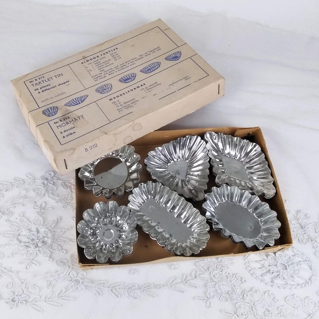 Darling Set of Tartlet Tins, Vintage Set of 36 Tiny Baking Pans in 6 ...