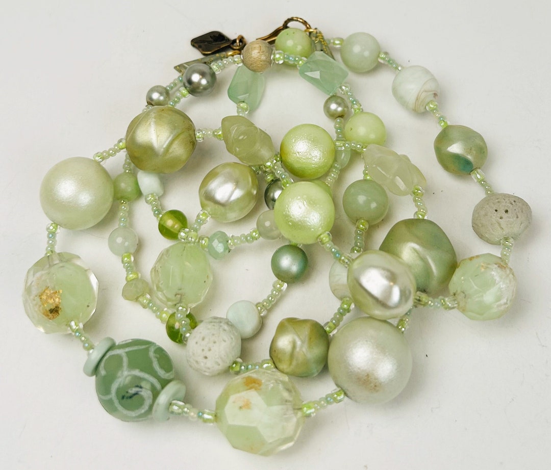 DEWDROPS FORM Soft Jade Green Vintage Beads in Stone, Glass, and Resin ...