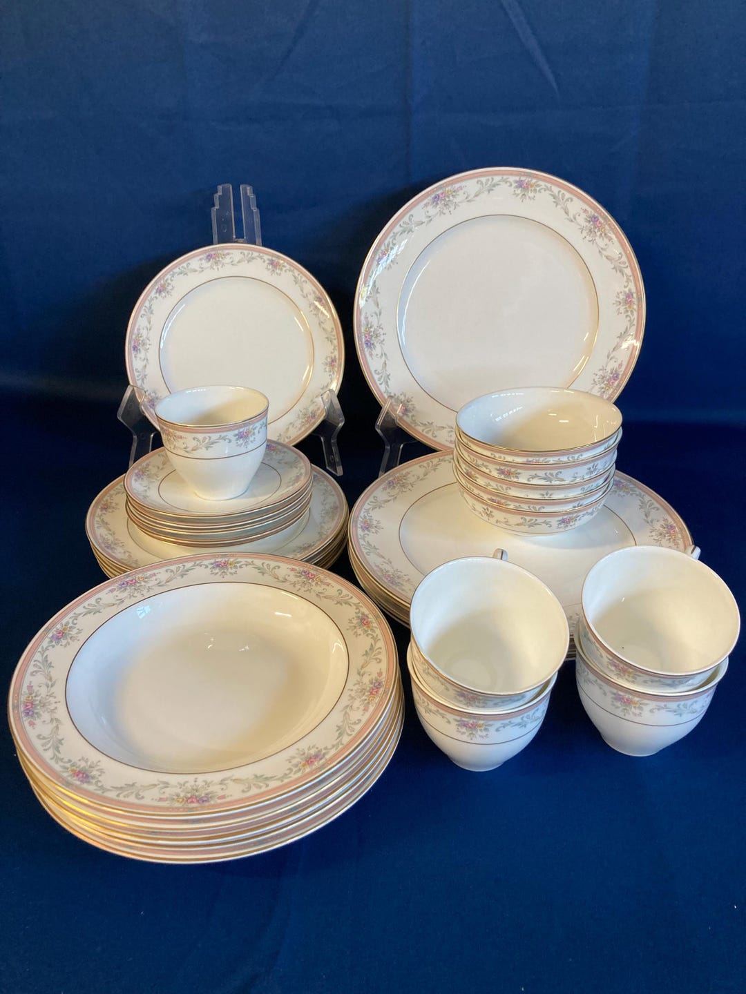 30 Piece Mikasa Christopher Stuart Spring Crest Dinnerware Set, Service ...