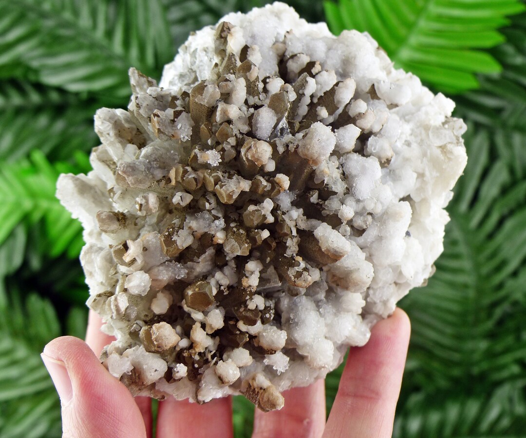 Quartz With Chlorite and Two Generation Calcite, Quartz Crystal ...