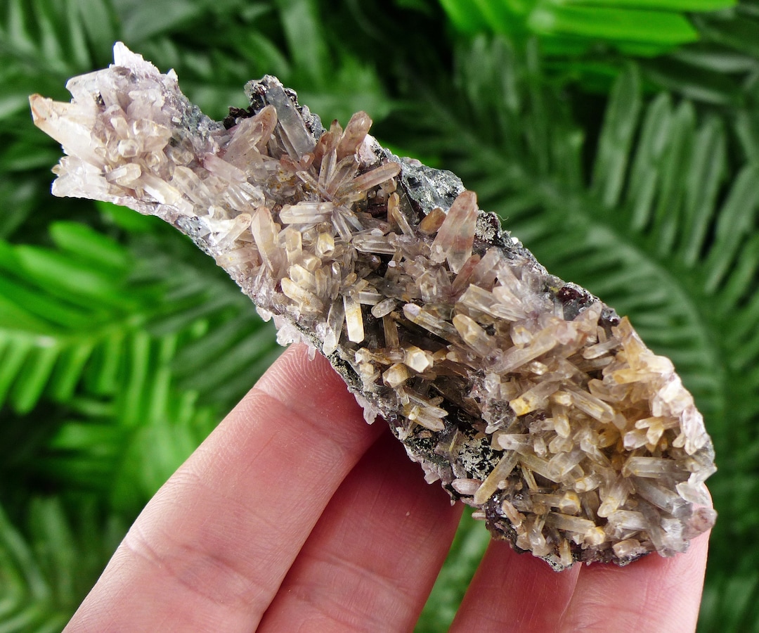 Quartz With Iron Oxide and Chlorite, Sphalerite Tetrahedron, Quartz ...