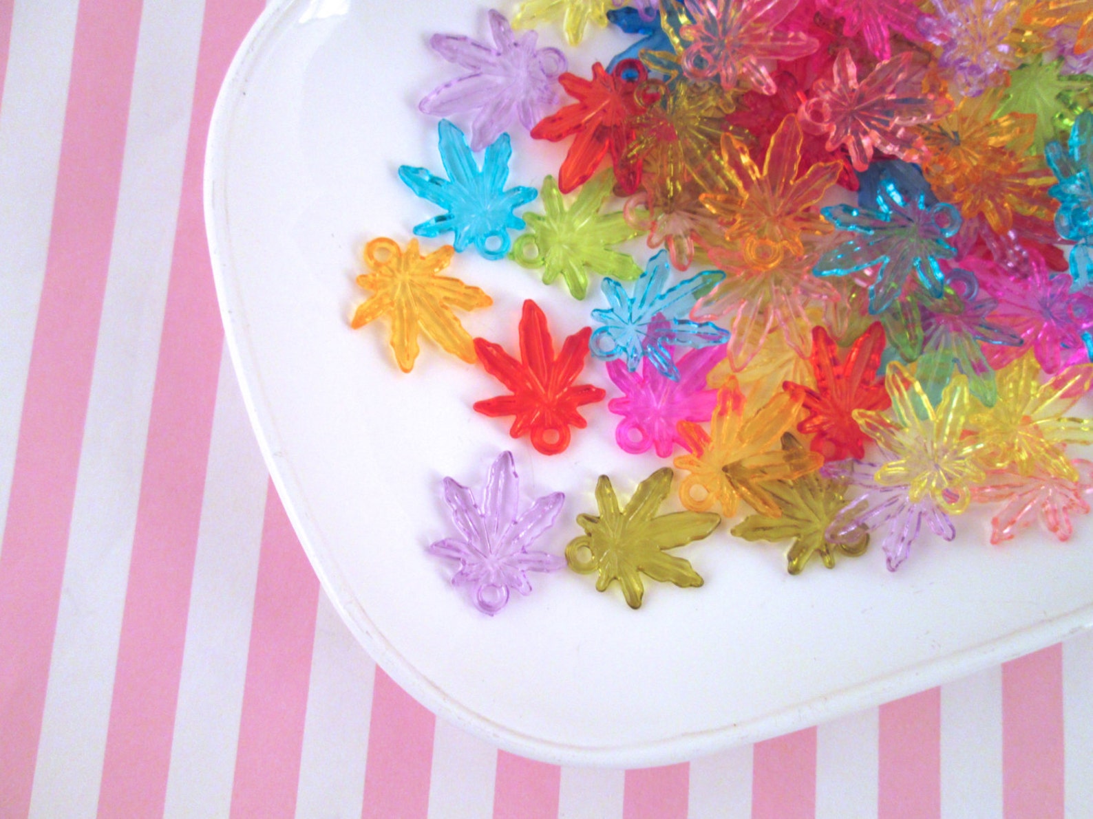 50 Assorted Pot Leaf Charms Marijuana Leaf Weed Charms | Etsy